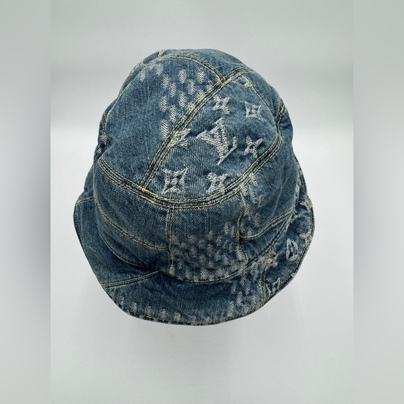 Louis Vuitton | Accessories | Louis Vuitton Bonnet Damier Giant Wave ...